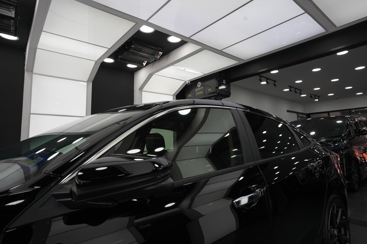 Photochromic Tint Explained: How It Works, Benefits & Costs
